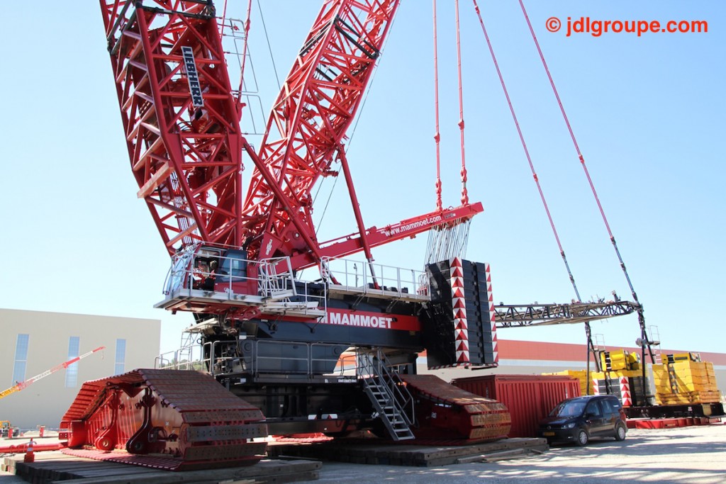 Iter : une LR 11000 lève des poutres de 190 tonnes