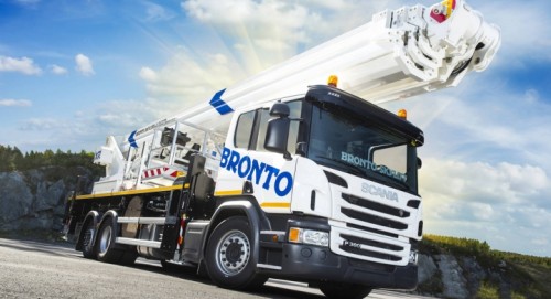 Une 90 mètres et une 70 mètres Bronto arrivent en France