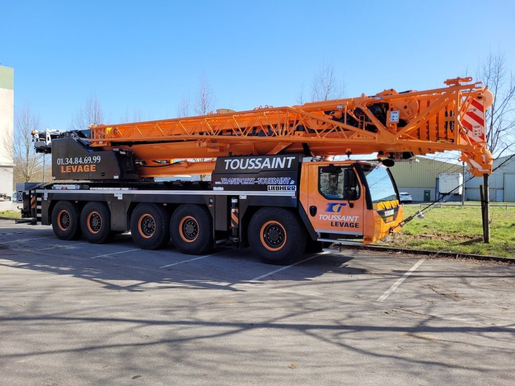 Toussaint Levage réceptionne sa nouvelle grue de 160 tonnes