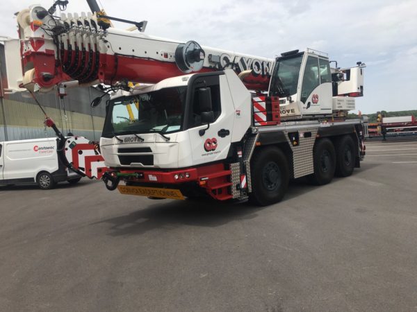 Une nouvelle grue Grove GMK3060L-1 pour Cayon