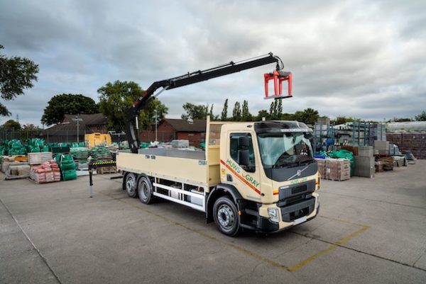 Hiab dévoile deux nouveaux modèles de grues