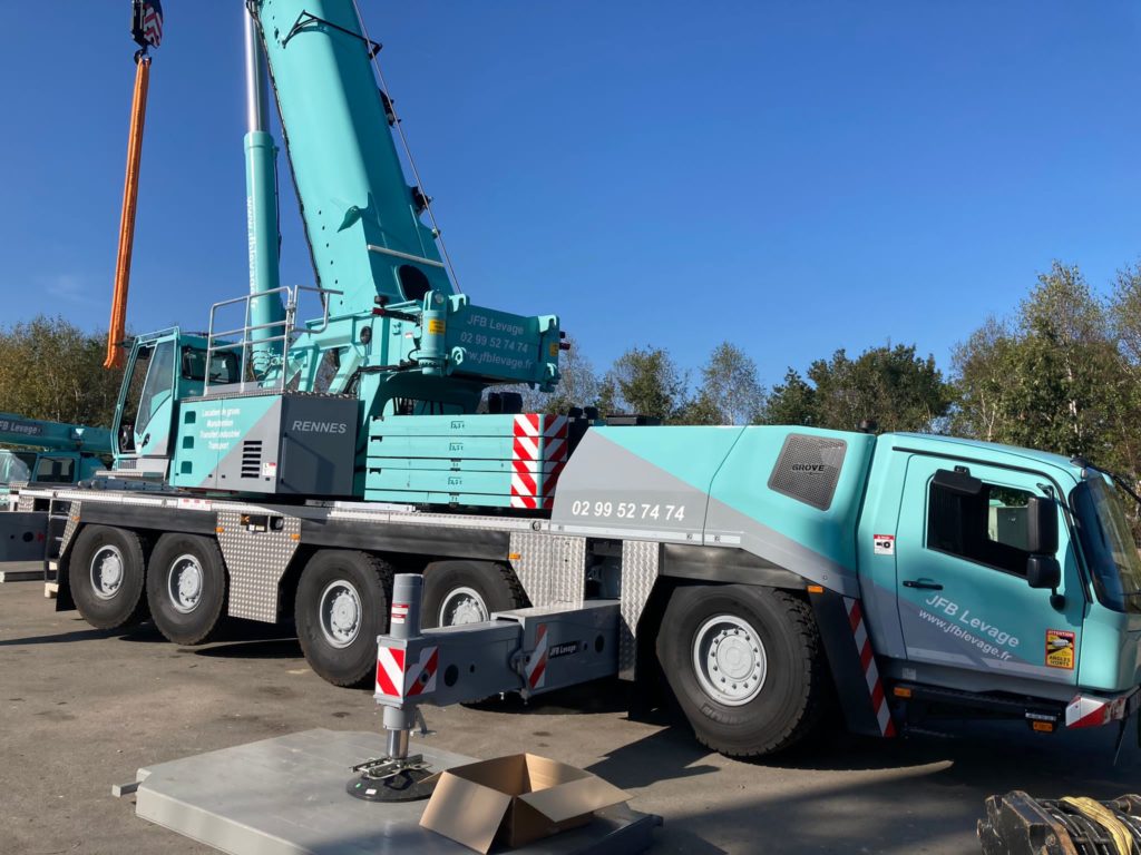JFB Levage livrée de sa nouvelle grue Grove
