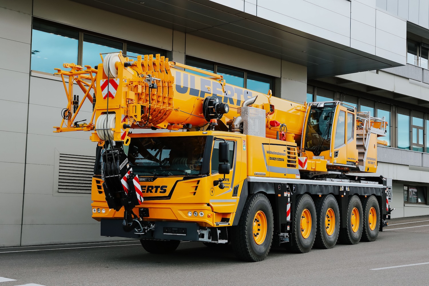 Une grue plus sûre pour la route : la première LTM 1110-5.2 livrée à ...