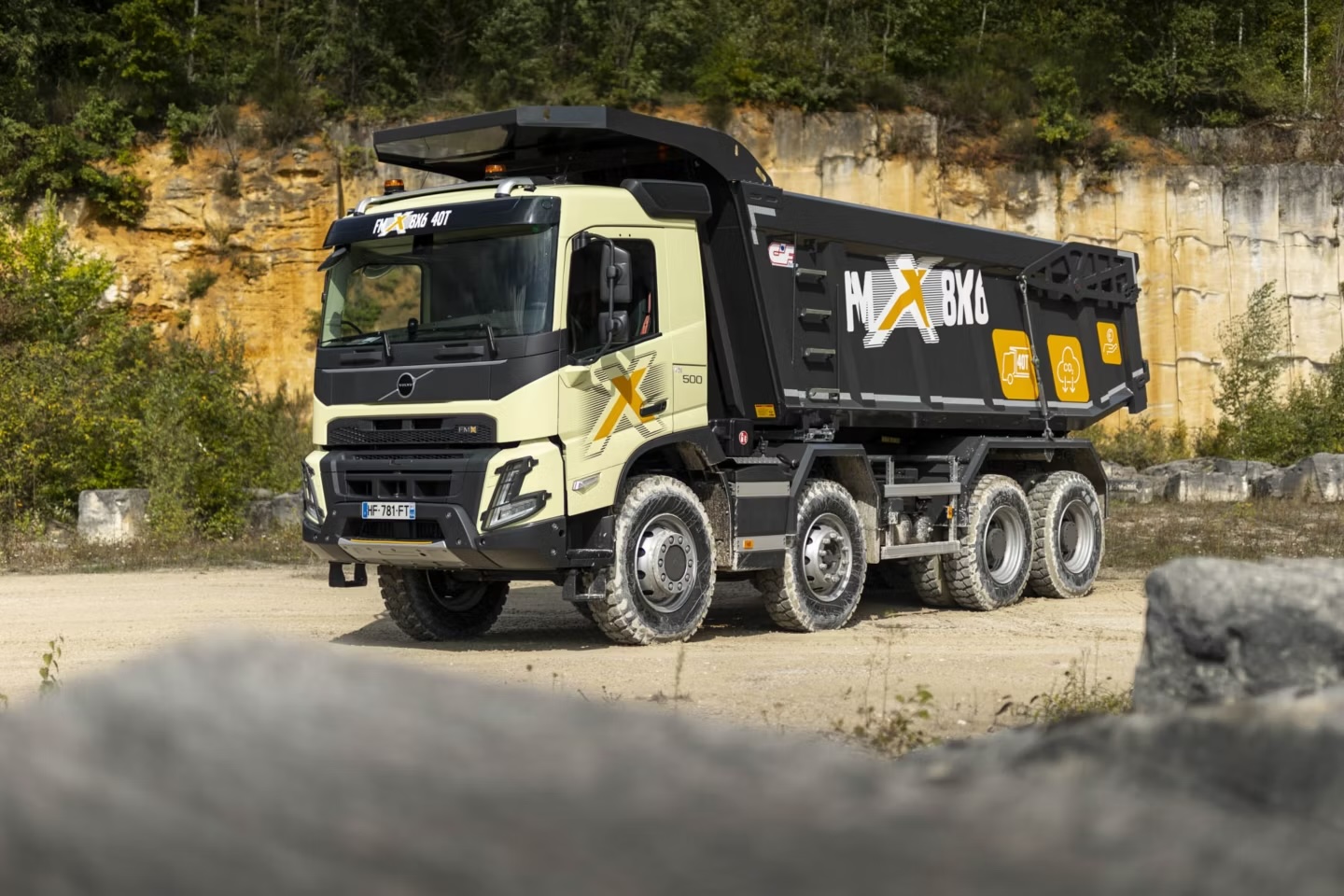 Volvo Trucks lance le FMX 8x6 Rigide 40T, un tombereau taillé pour les ...