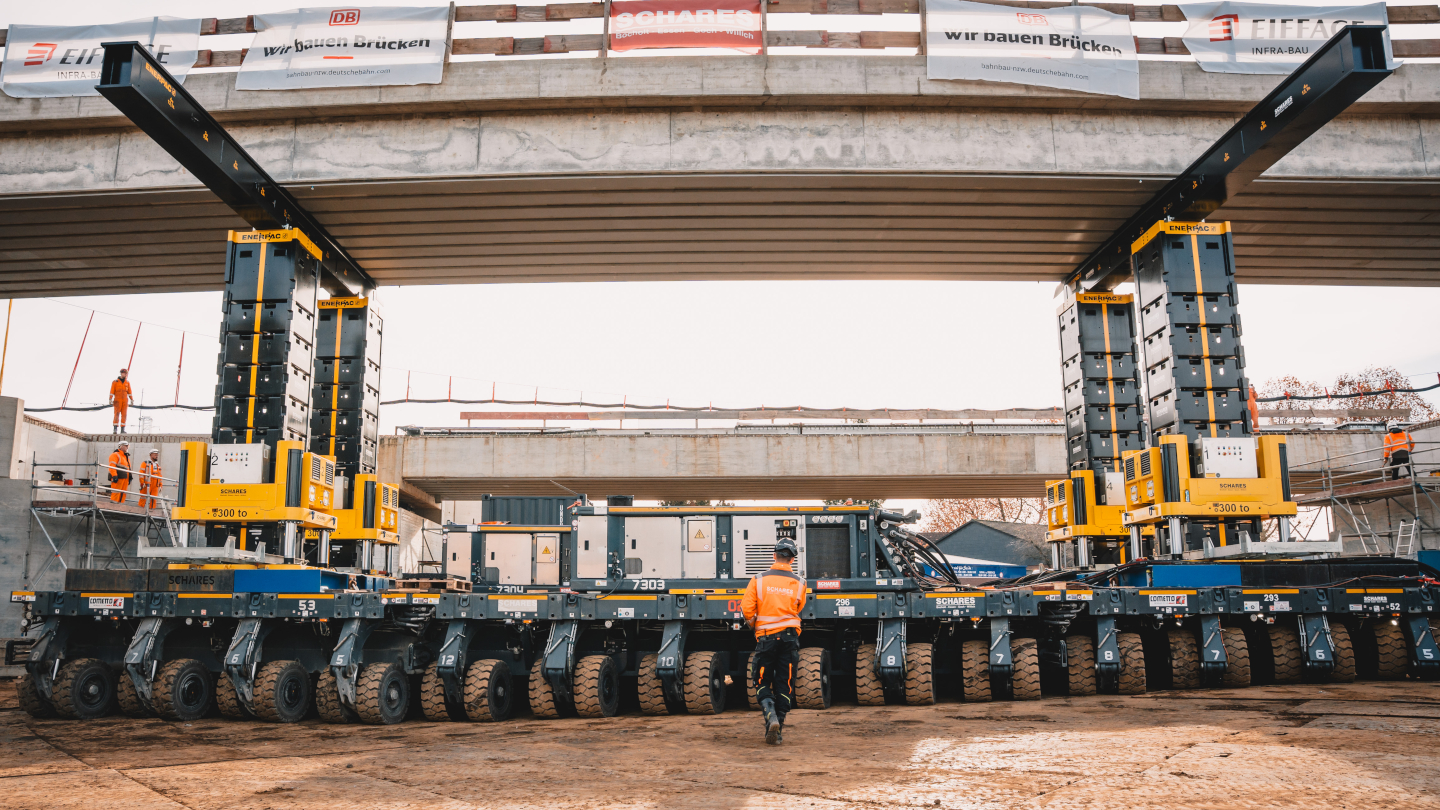 Schares utilise le système Enerpac JS-250 pour installer deux ponts ...